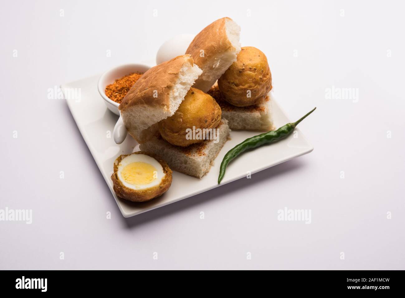 Egg Vada Pav or Anda Wada Paav / Pao is a non-Vegetarian Fast Food Dish ...