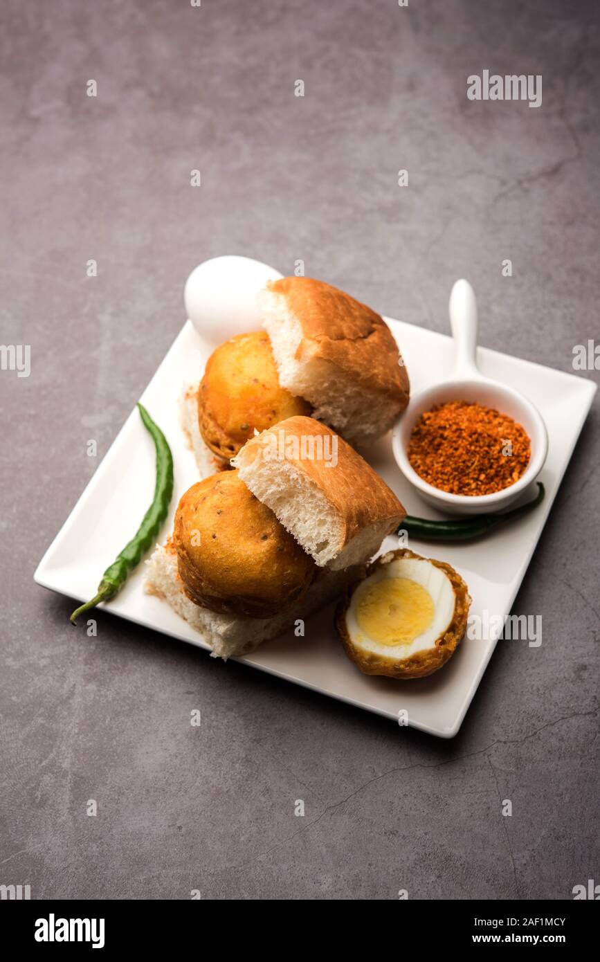Egg Vada Pav or Anda Wada Paav / Pao is a non-Vegetarian Fast Food Dish ...