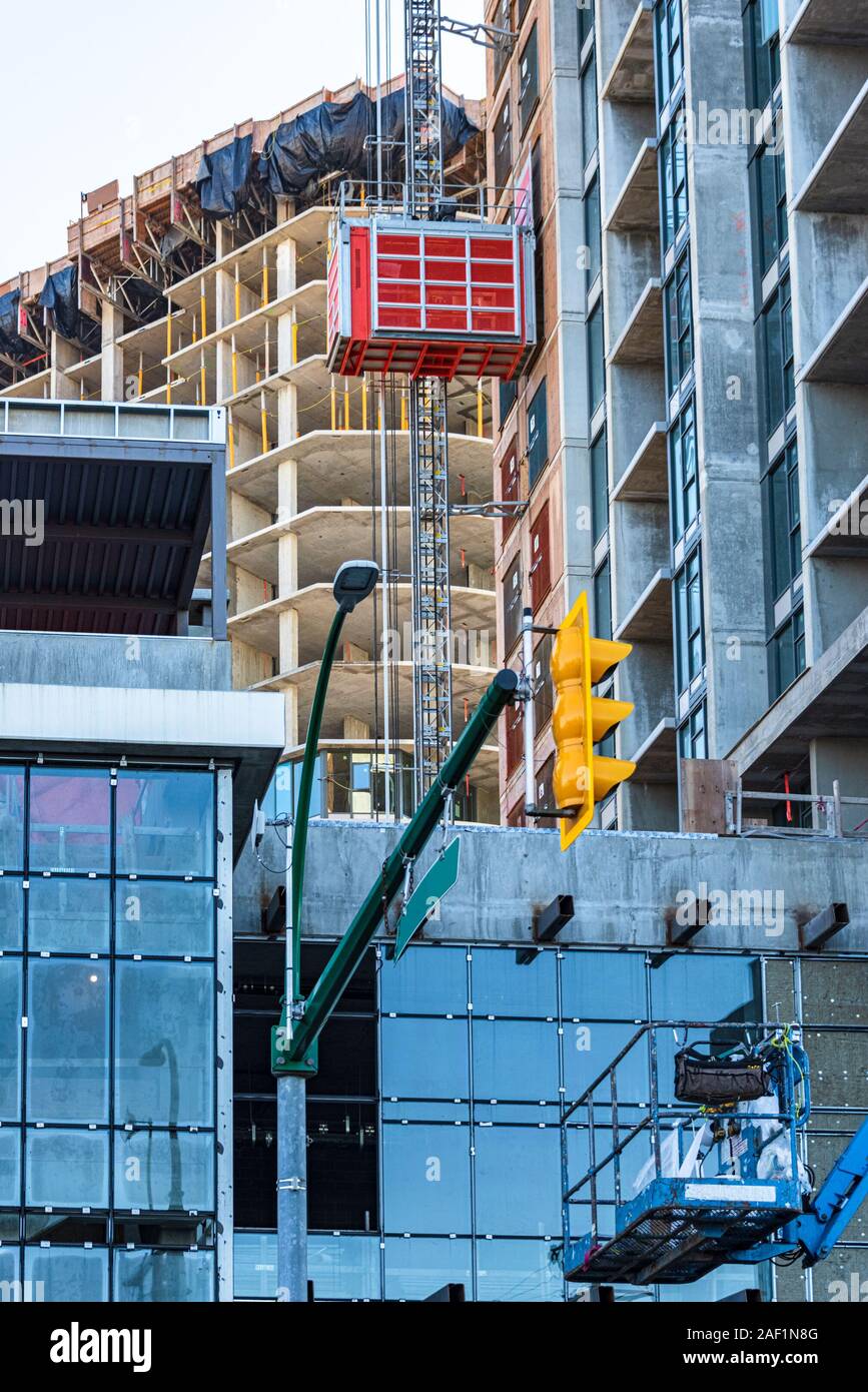 External glass elevator hi-res stock photography and images - Alamy
