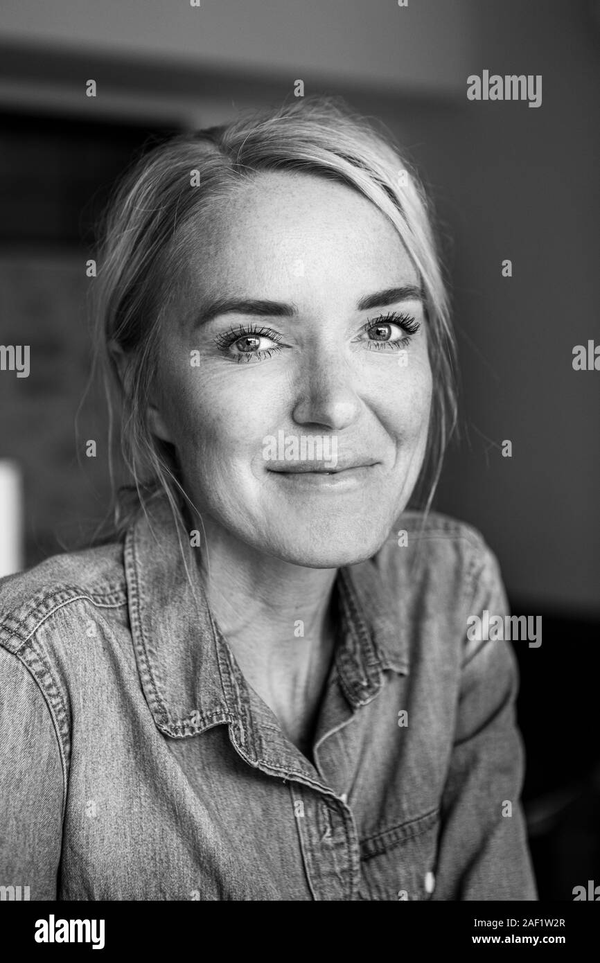 People looking view Black and White Stock Photos & Images - Alamy