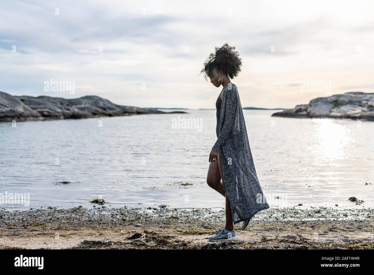 Woman and the sea hi-res stock photography and images - Alamy