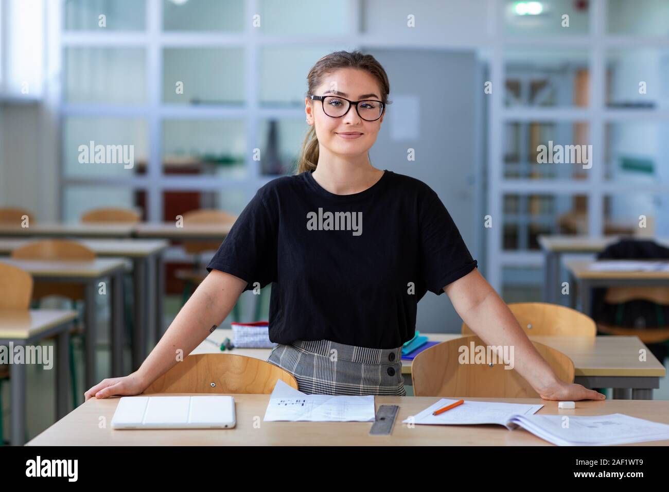 Teenage girl sitting in classroom Stock Photo - Alamy