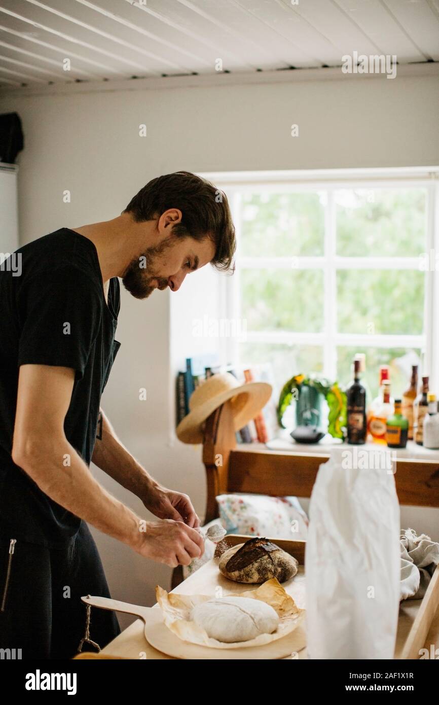 Man housework hi-res stock photography and images - Alamy