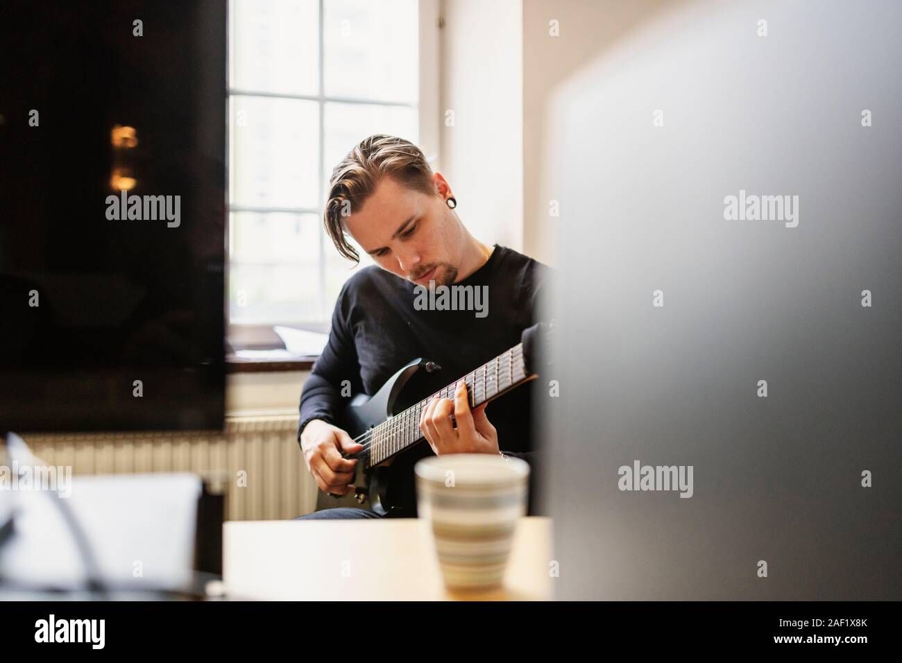 Man playing musical instrument hi-res stock photography and images - Alamy