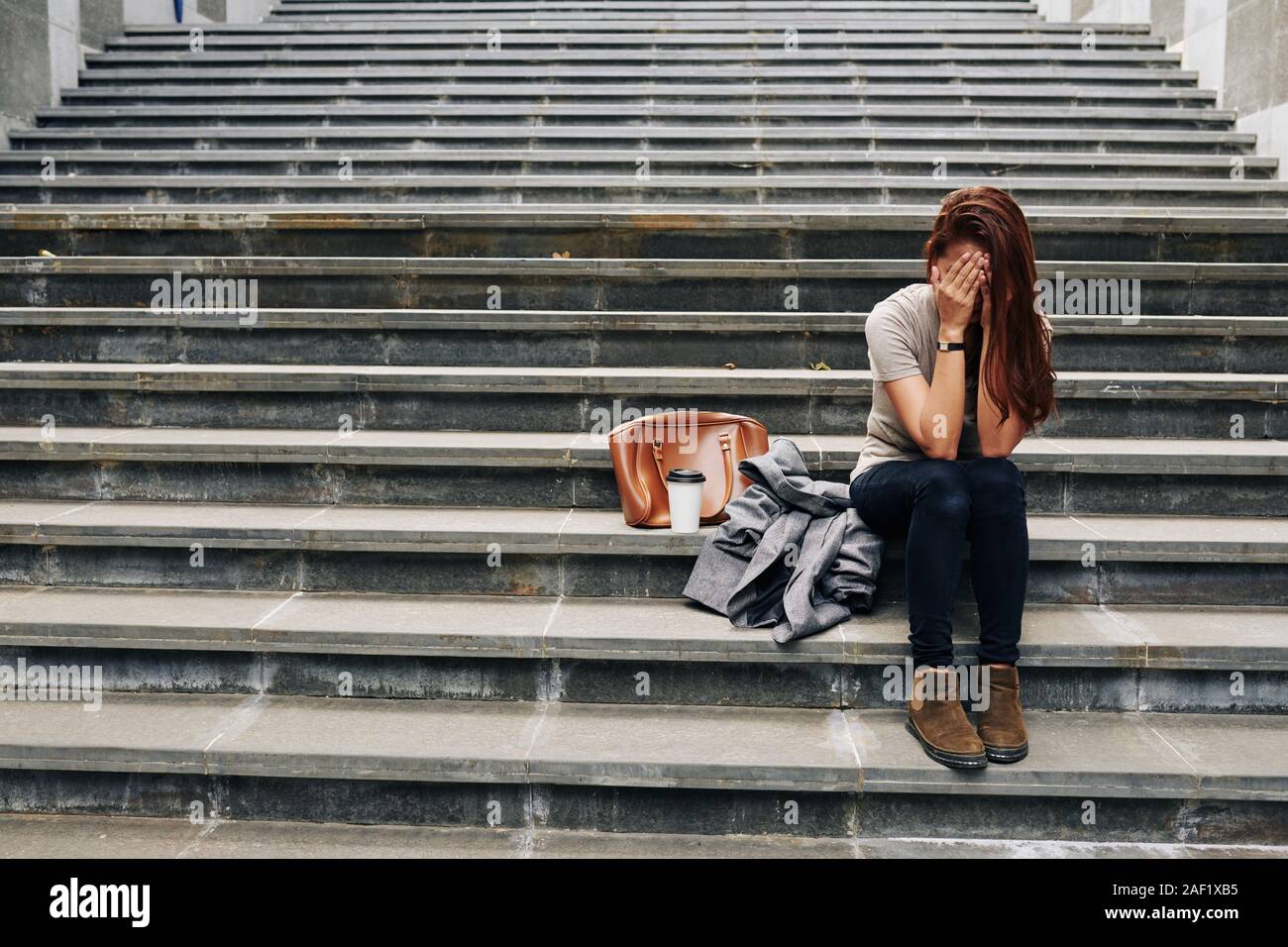 Woman sitting on steps hi-res stock photography and images - Alamy