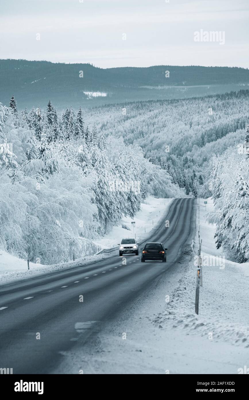 Car winter road hi-res stock photography and images - Alamy