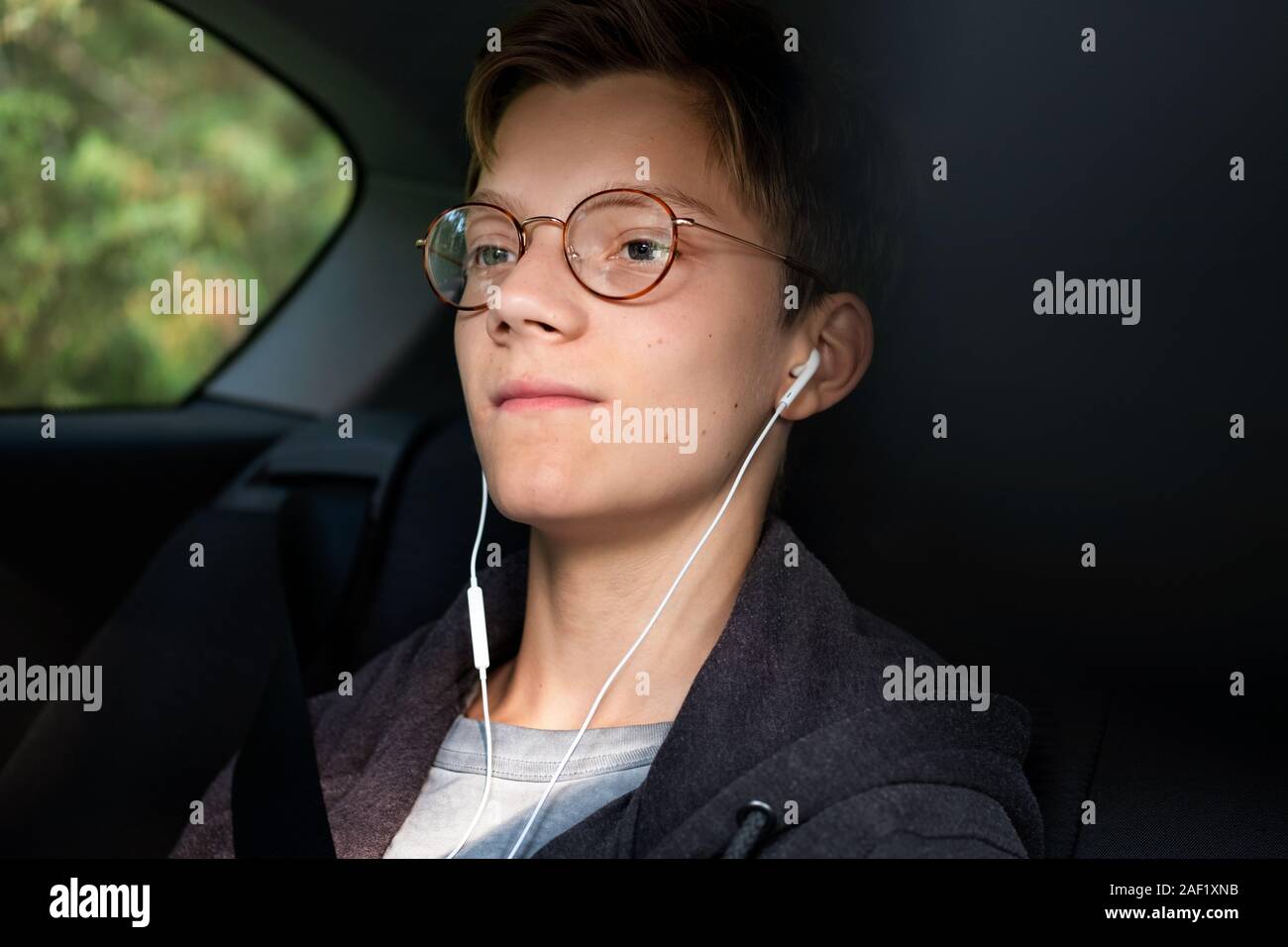 Boy in car hi-res stock photography and images - Alamy