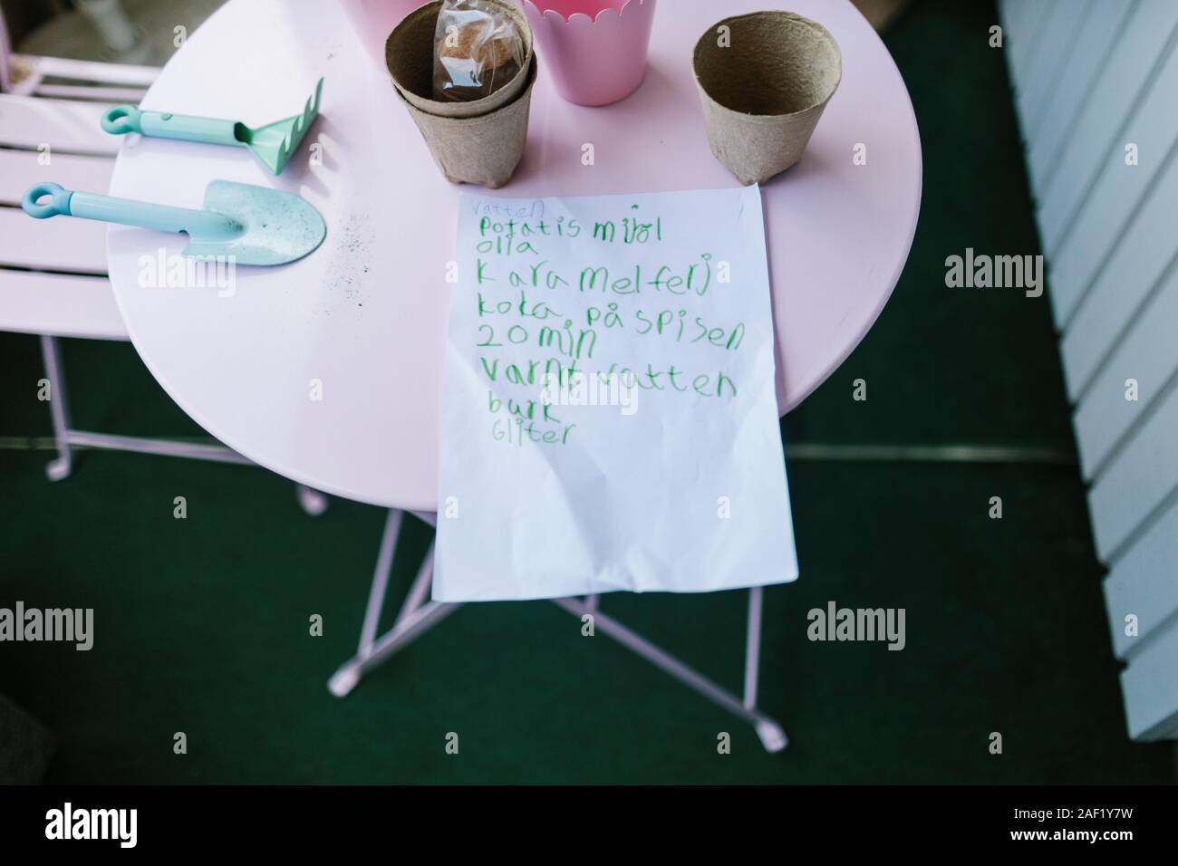 Pot text hi-res stock photography and images - Alamy