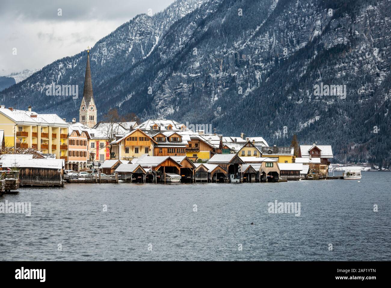 Scenic picture-postcard view of famous Hallstatt mountain village in ...