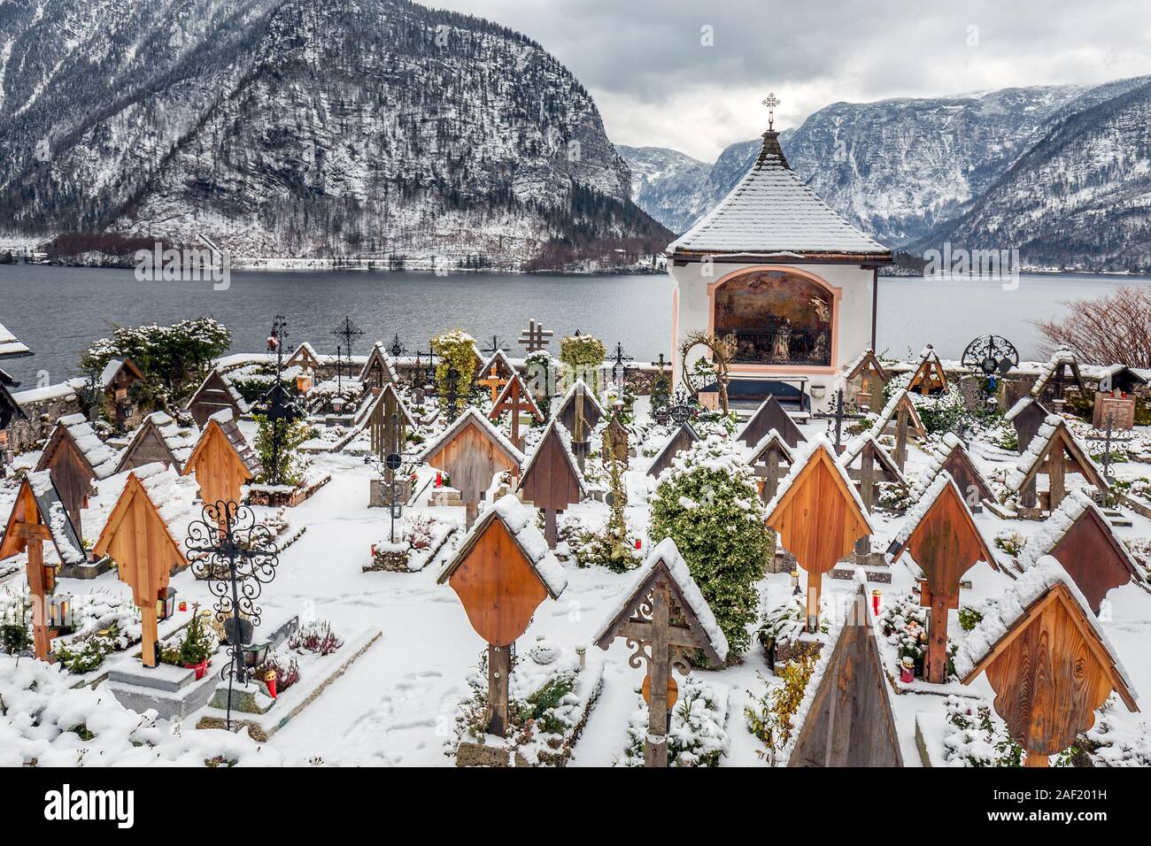 Scenic picture-postcard view of famous Hallstatt mountain village in ...