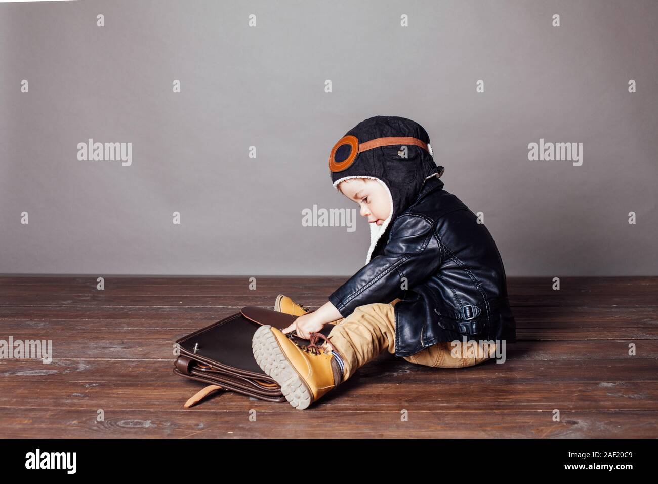 little boy pilot plays in airplanes kids Stock Photo - Alamy
