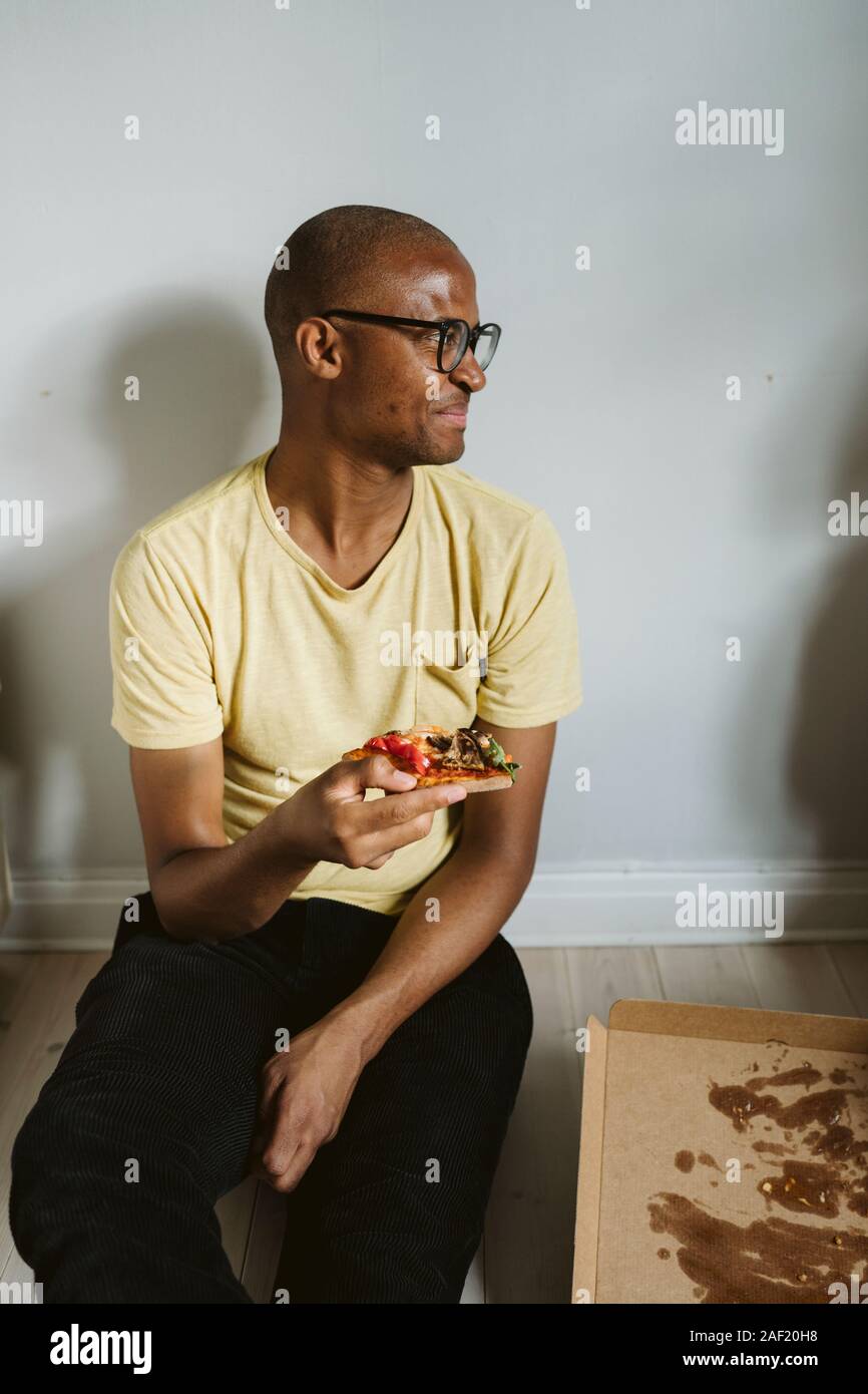 Man holding pizza hi-res stock photography and images - Alamy