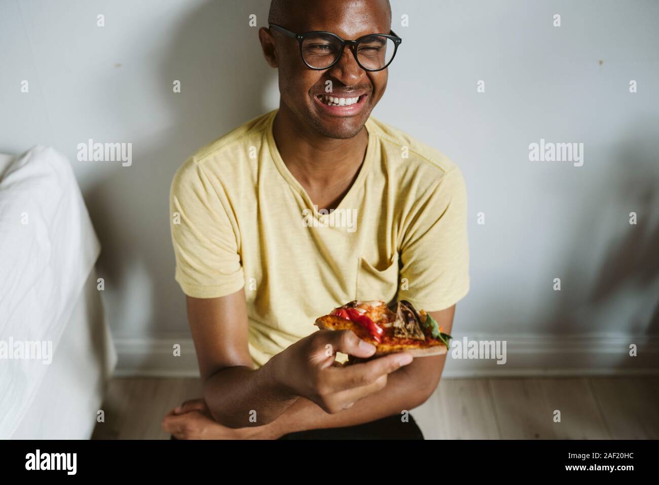 Man holding pizza hi-res stock photography and images - Alamy