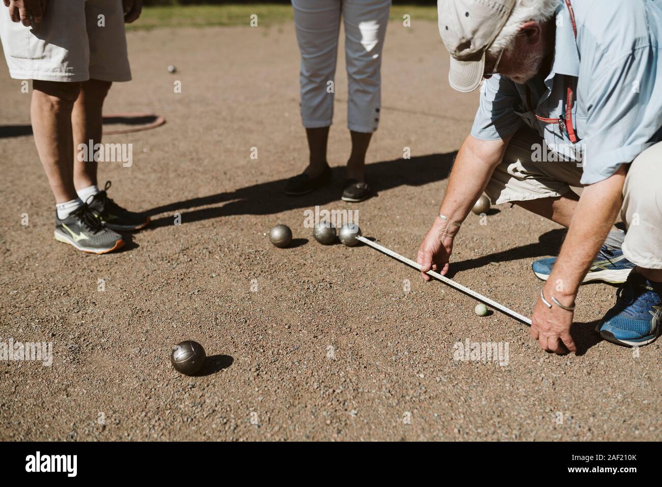 People playing pÈtanque Stock Photo - Alamy