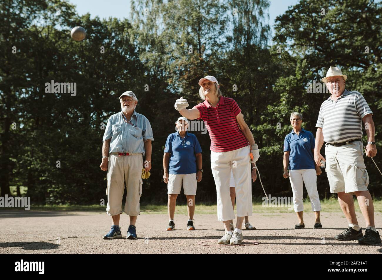 People playing pÈtanque Stock Photo - Alamy