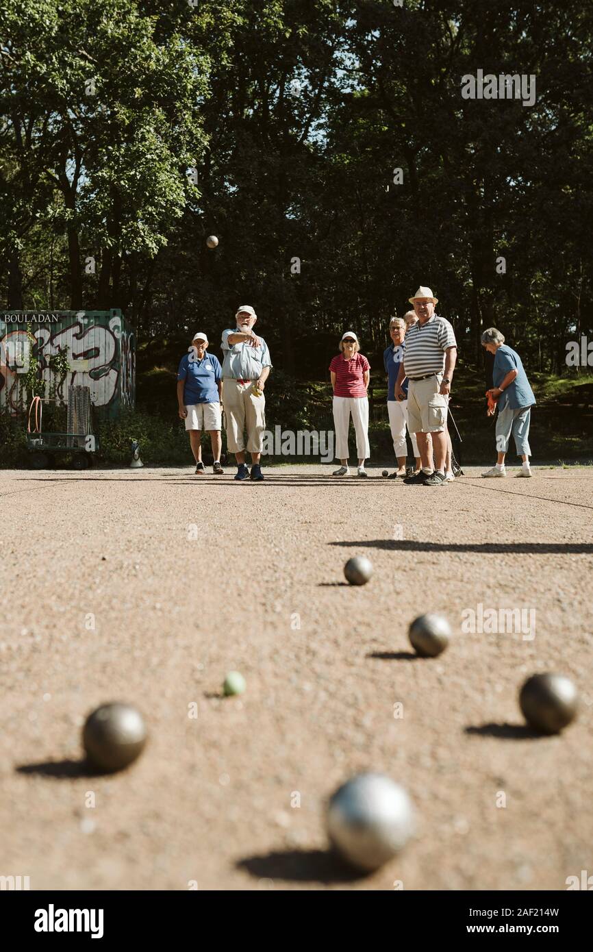 People playing pÈtanque Stock Photo - Alamy