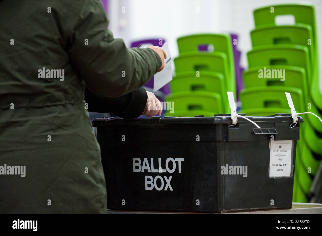Wirral, UK. 12th December 2019. An early, busy start to voting, as ...