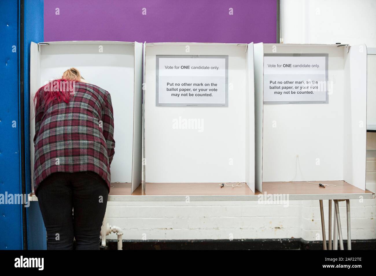 Busy polling booths election hi-res stock photography and images - Alamy