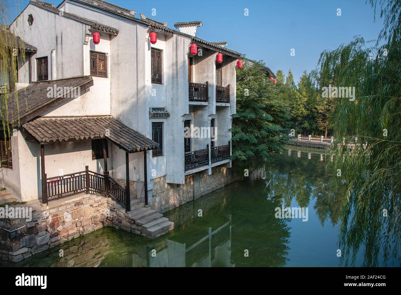 Traditional Chinese buildings on a picturesque canal in Wuxi, Jiangsu Province, China Stock ...