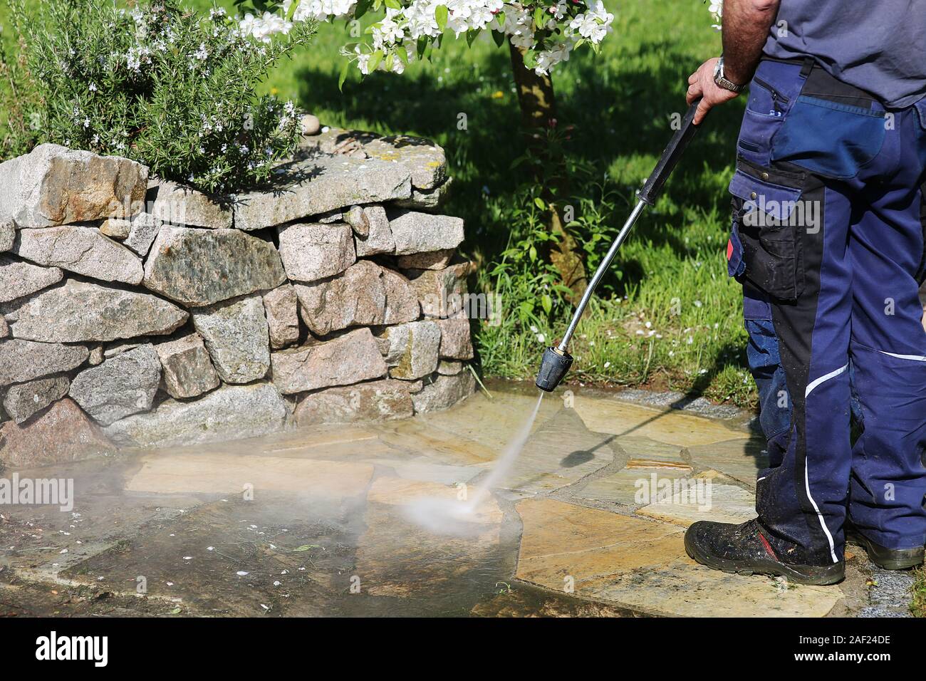 Pressure washer worker hi-res stock photography and images - Alamy