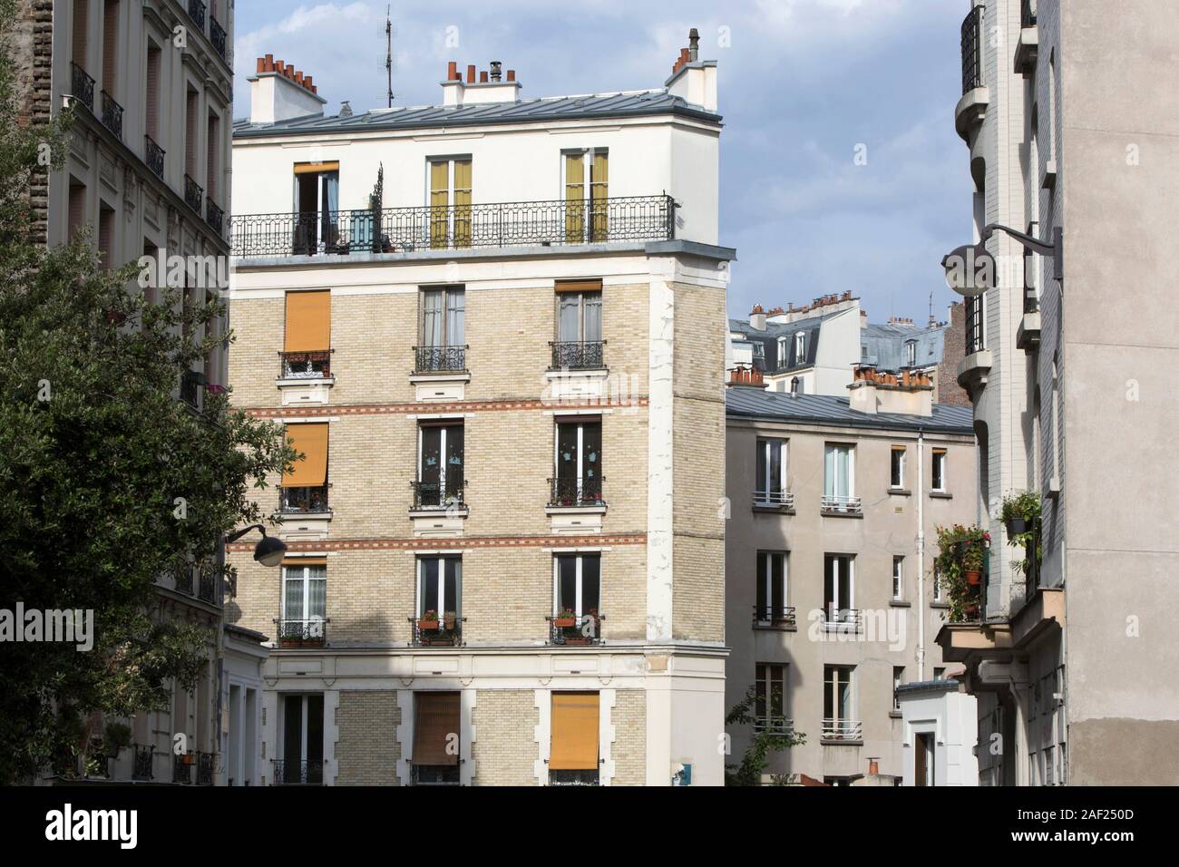 Paris france facade of buildings hi-res stock photography and images ...