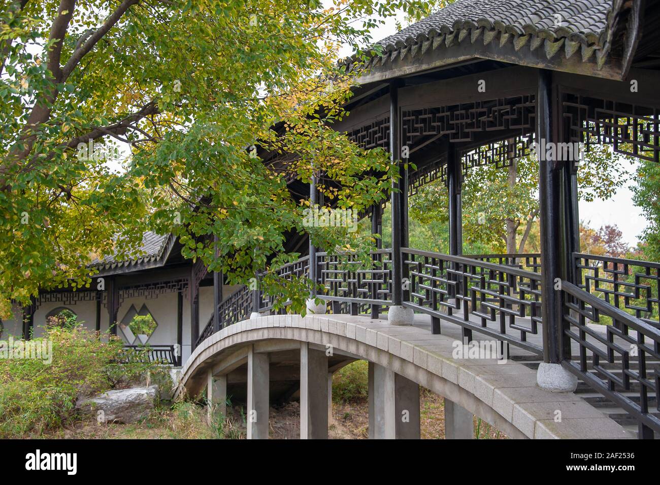 Chinese walkway hi-res stock photography and images - Alamy