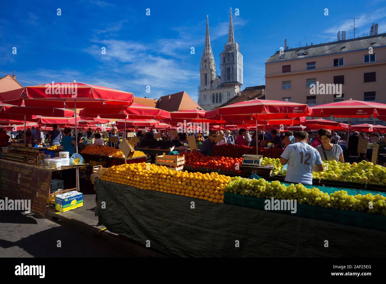 Central zagreb dolac market hi-res stock photography and images - Alamy