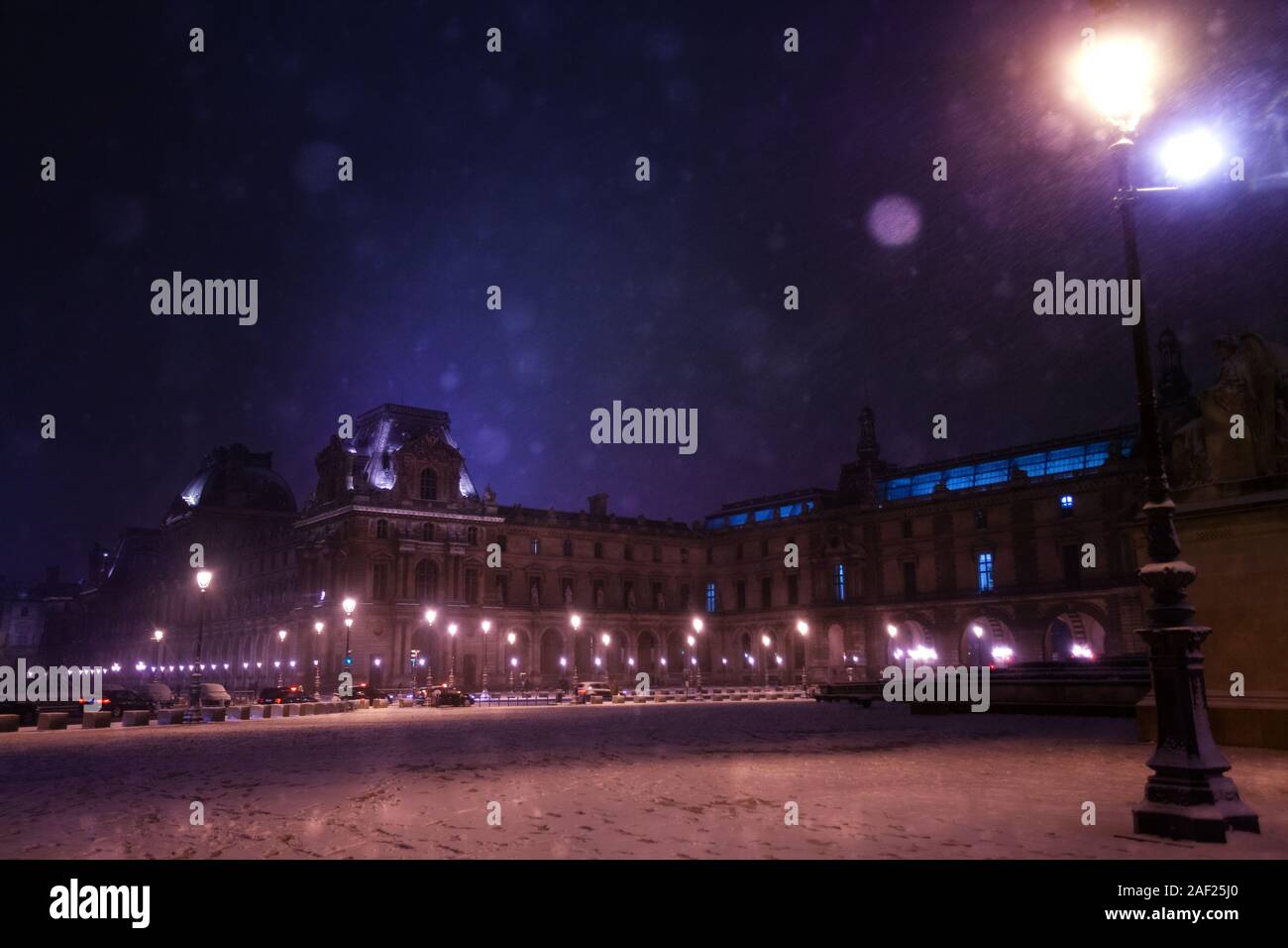 Louvre snow hi-res stock photography and images - Alamy