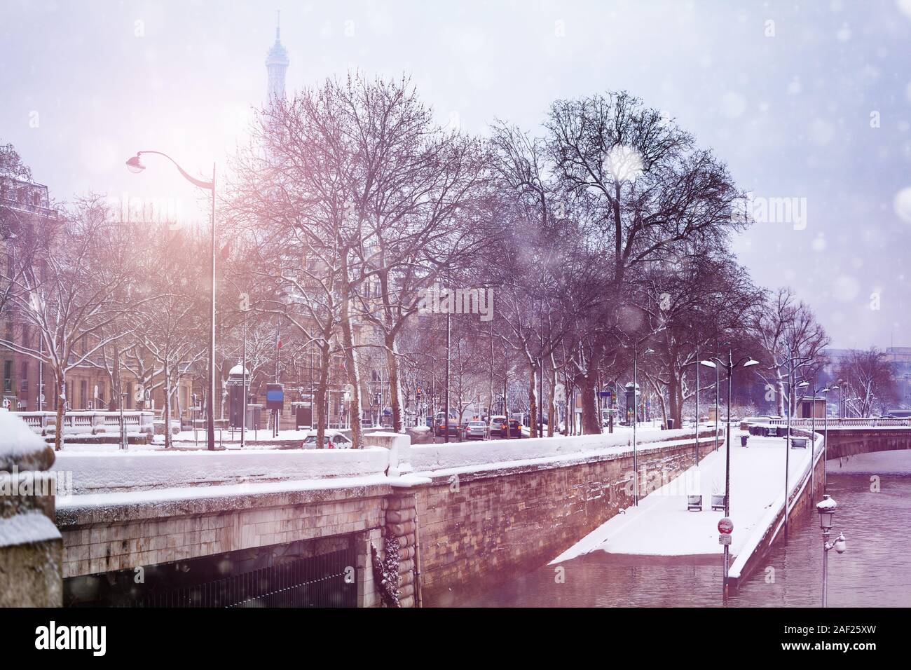 Flooded Sein river bank in Paris after heavy snow Stock Photo - Alamy