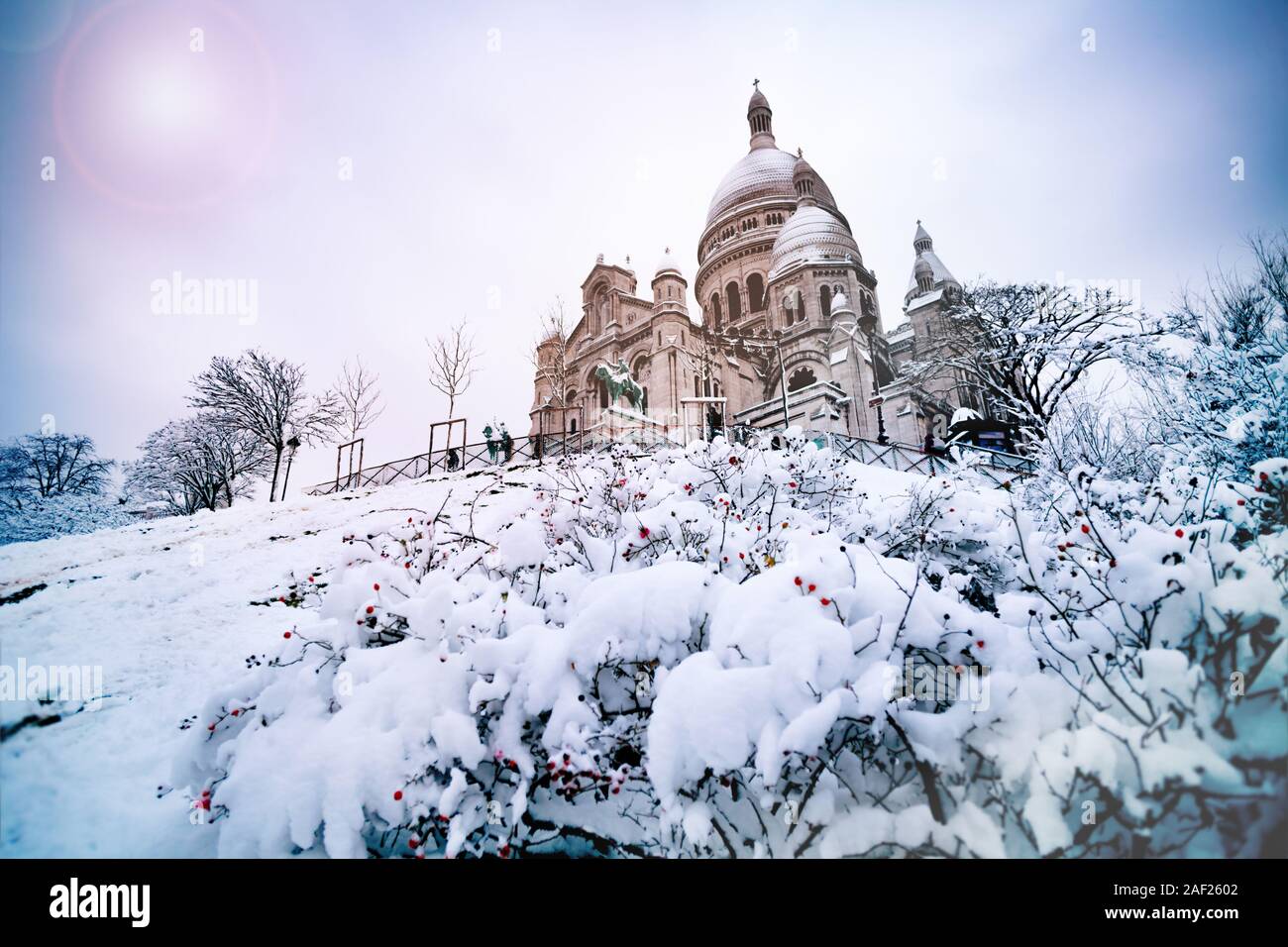 Winter snow day view Sacre-Coeur Montmartre Paris Stock Photo - Alamy