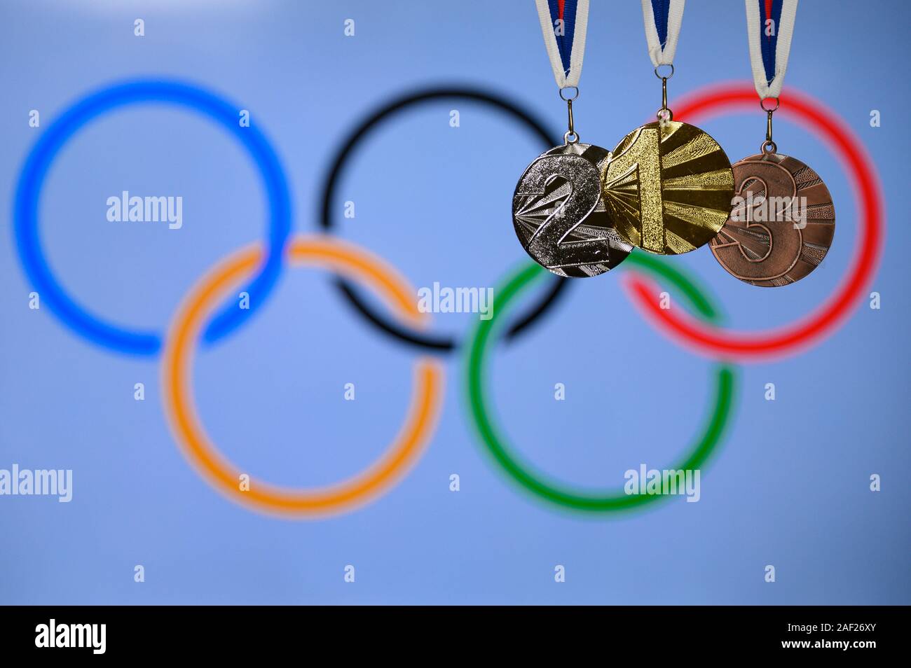 Gold basketball icon hi-res stock photography and images - Alamy