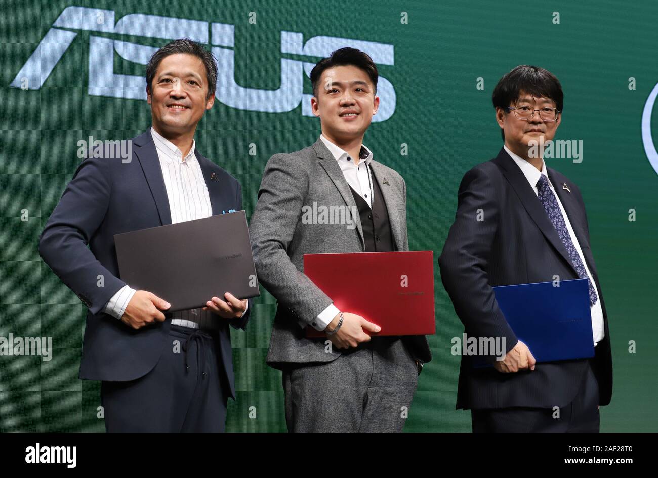Tokyo, Japan. 12th Dec, 2019. (L-R) Microsoft Japan senior director ...