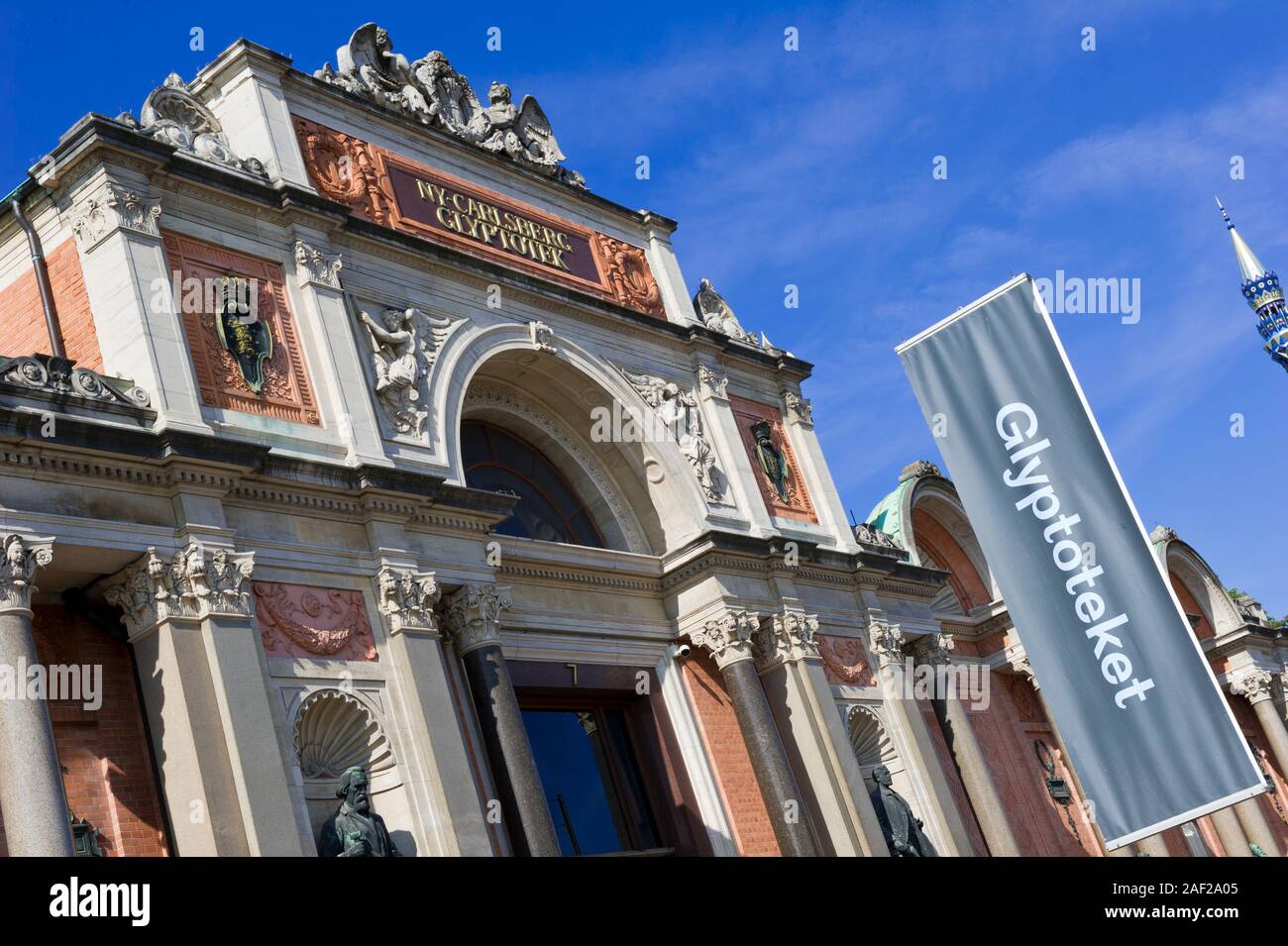 Ny carlsberg glyptotek gallery facade hi-res stock photography and ...