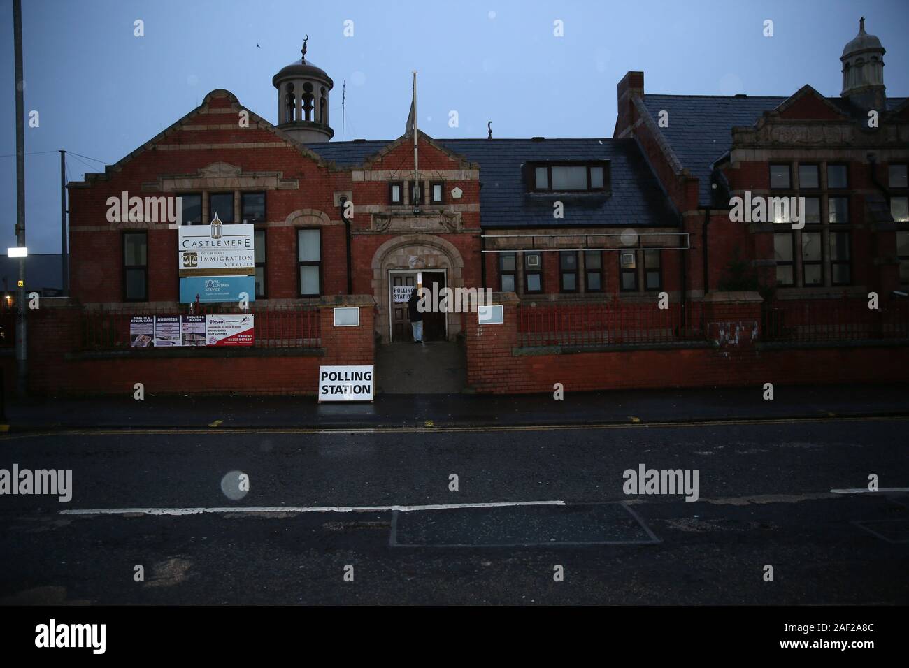 Castlemere hi-res stock photography and images - Alamy
