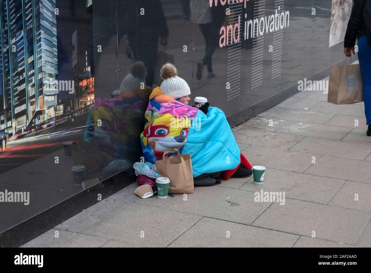 Female homeless uk hi-res stock photography and images - Alamy