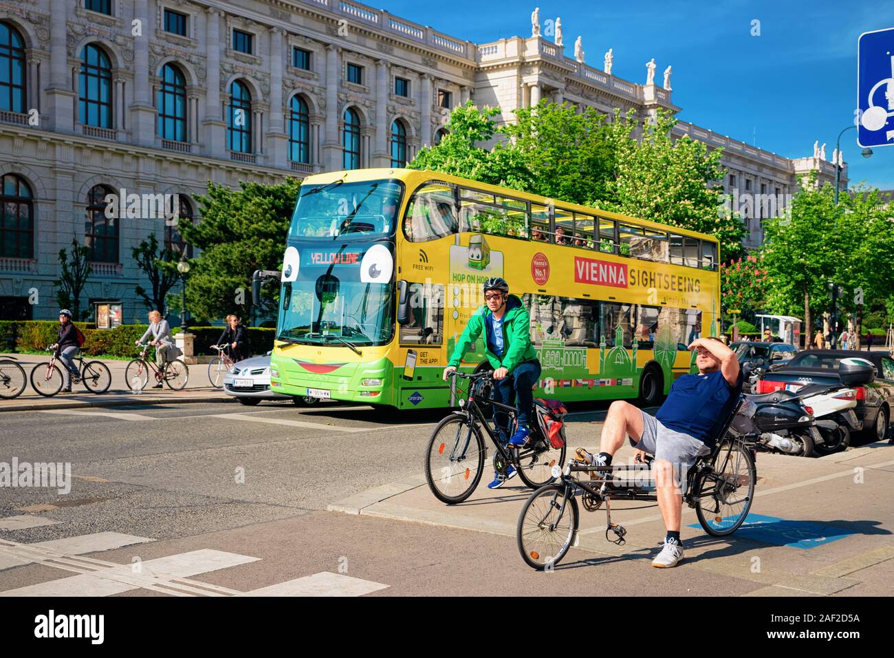 Car bus vienna hi-res stock photography and images - Alamy