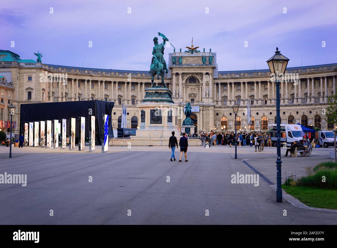 Neue hofburg on heldenplatz hi-res stock photography and images - Alamy