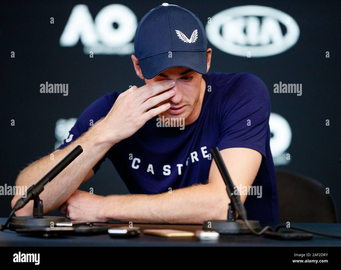 Andy Murray at the beginning of the 2019 Australian Open emotionally ...