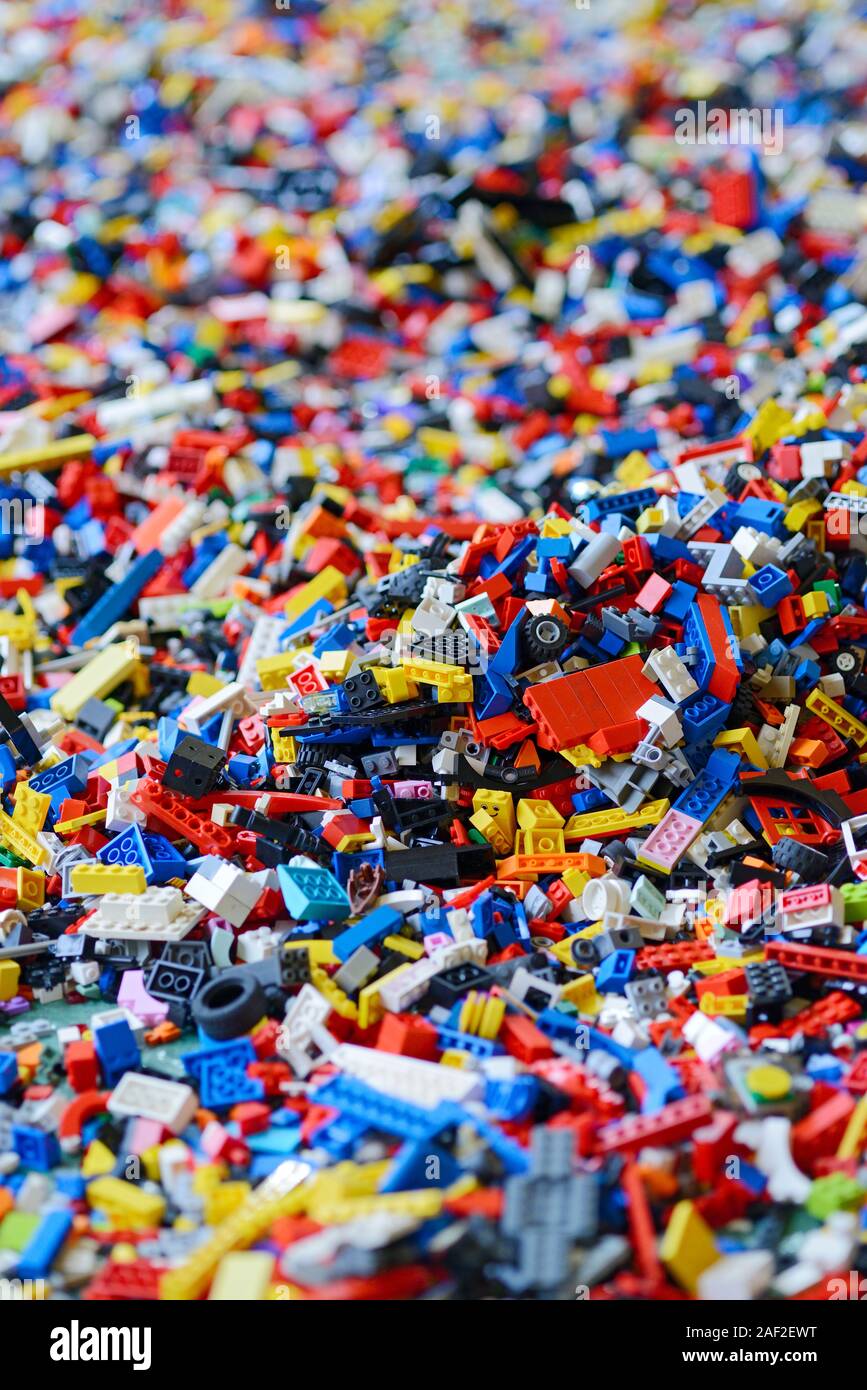 Red lego blocks hi-res stock photography and images - Alamy