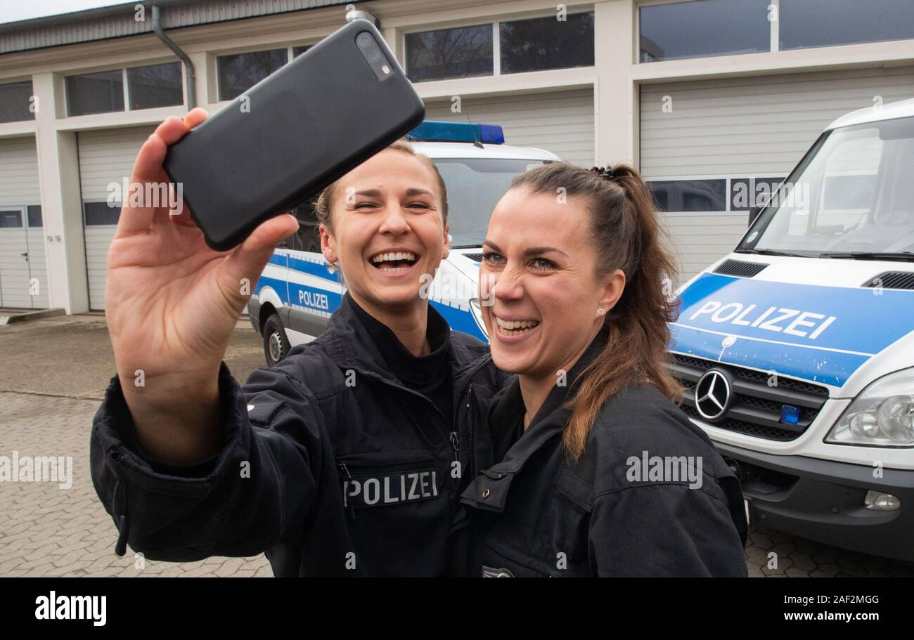 Hanover, Germany. 12th Dec, 2019. Riot policewomen Rita Laschenko (l ...