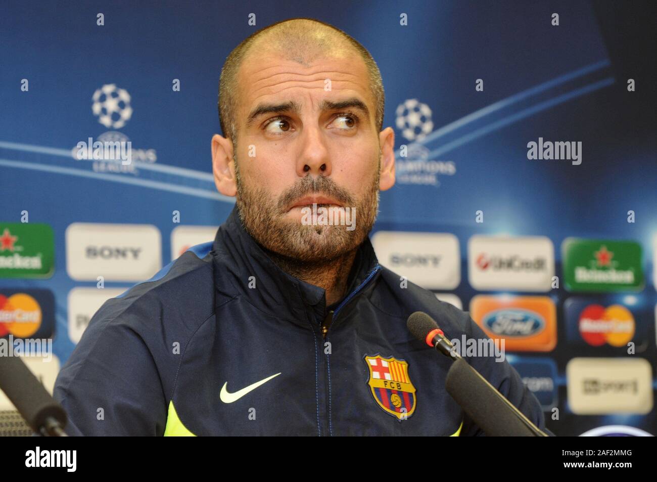 Football portrait headshot hi-res stock photography and images - Alamy