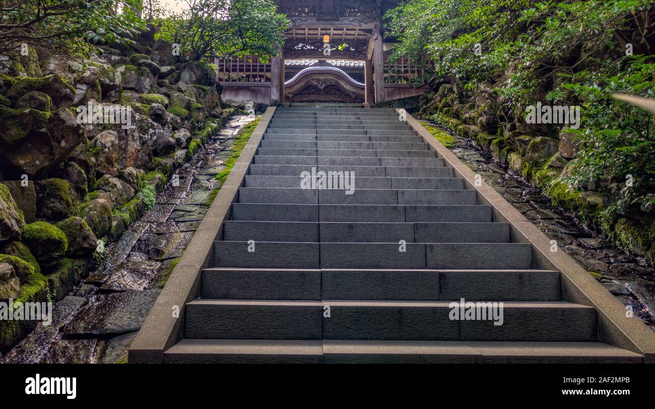 Temple buildings and trees in summer, Eiheiji, Fukui Prefecture, Japan ...