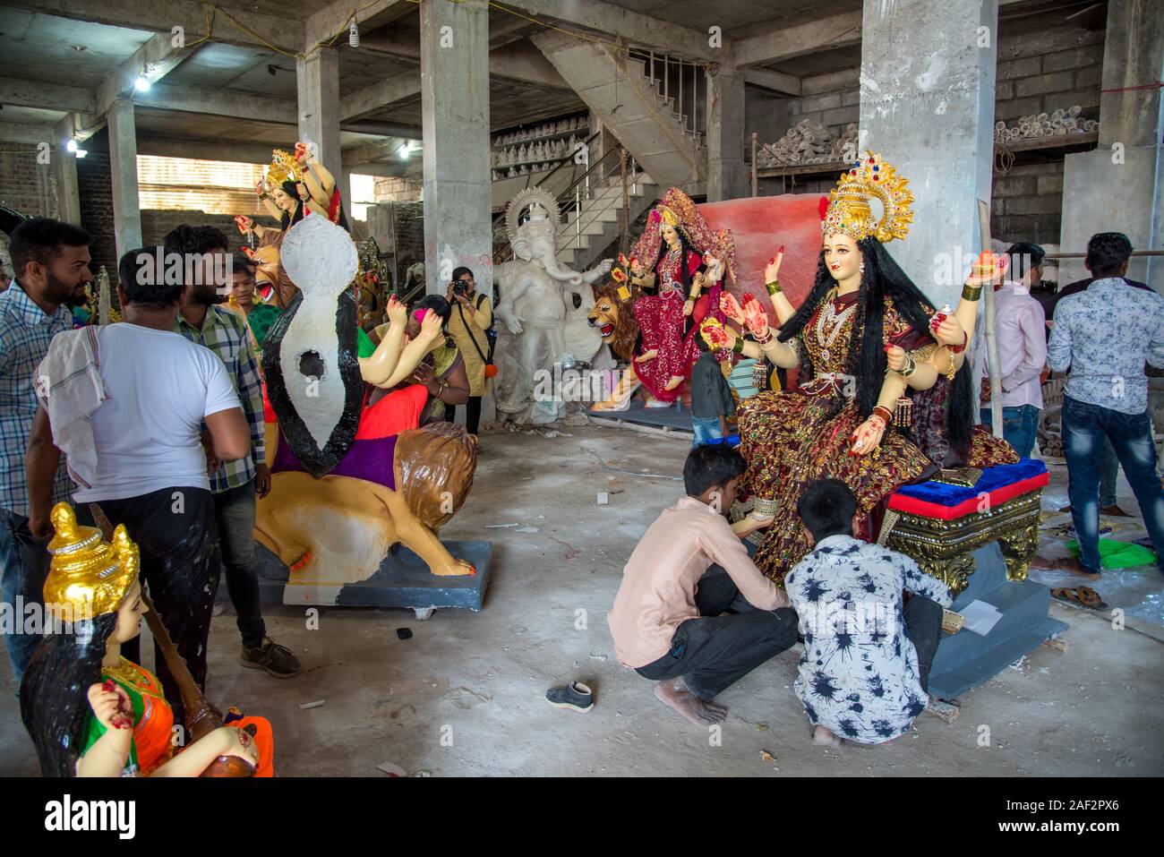 Durga sculpture mud idol sculptor hi-res stock photography and images ...