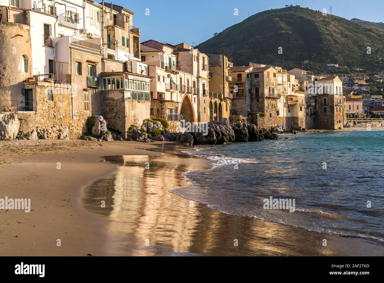 Strand und Altstadt von, Cefalu, Sizilien, Italien, Europa | beach and ...