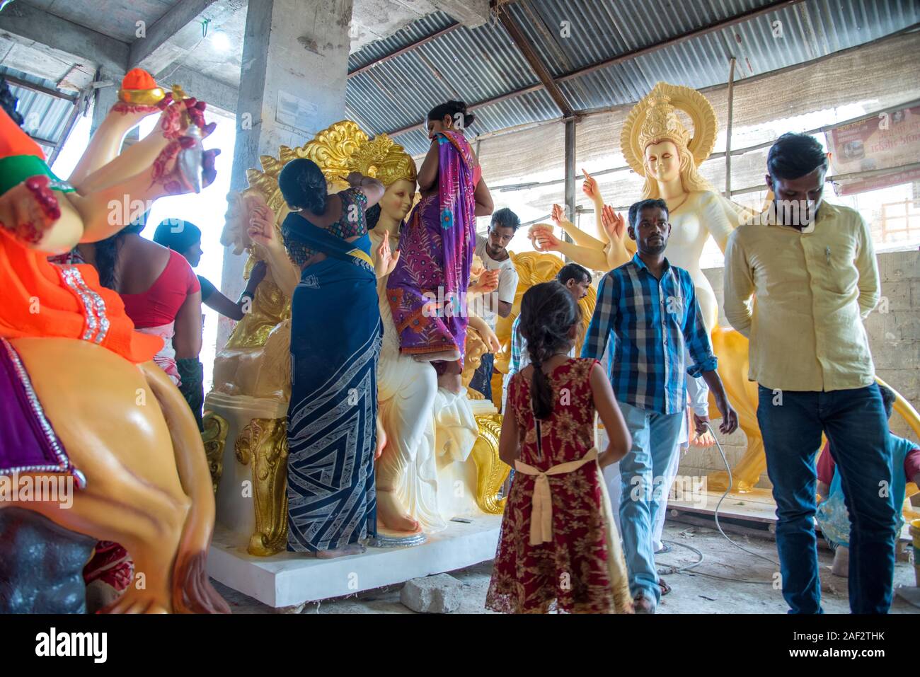 Durga sculpture mud idol sculptor hi-res stock photography and images ...