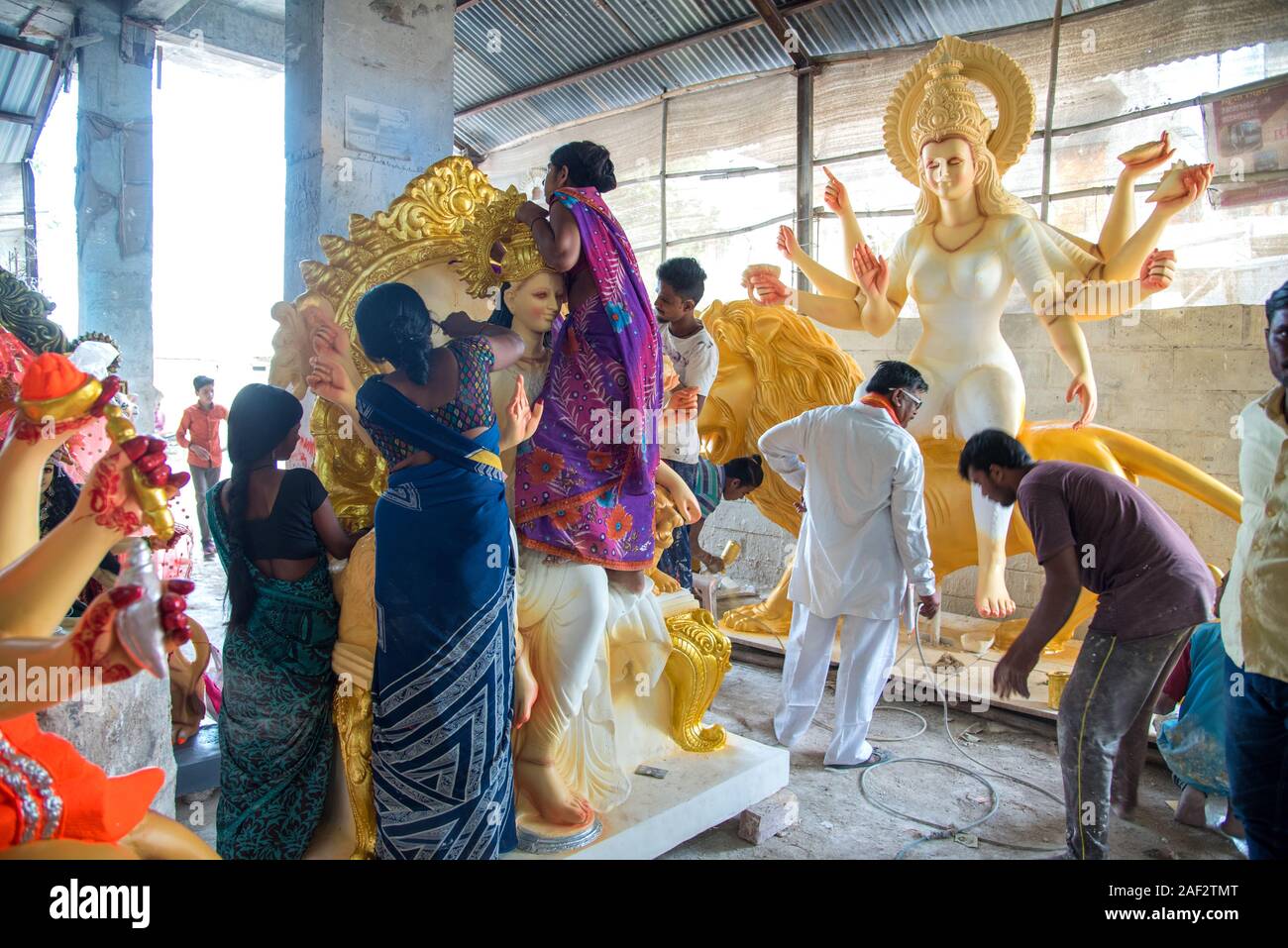 Durga sculpture mud idol sculptor hi-res stock photography and images ...