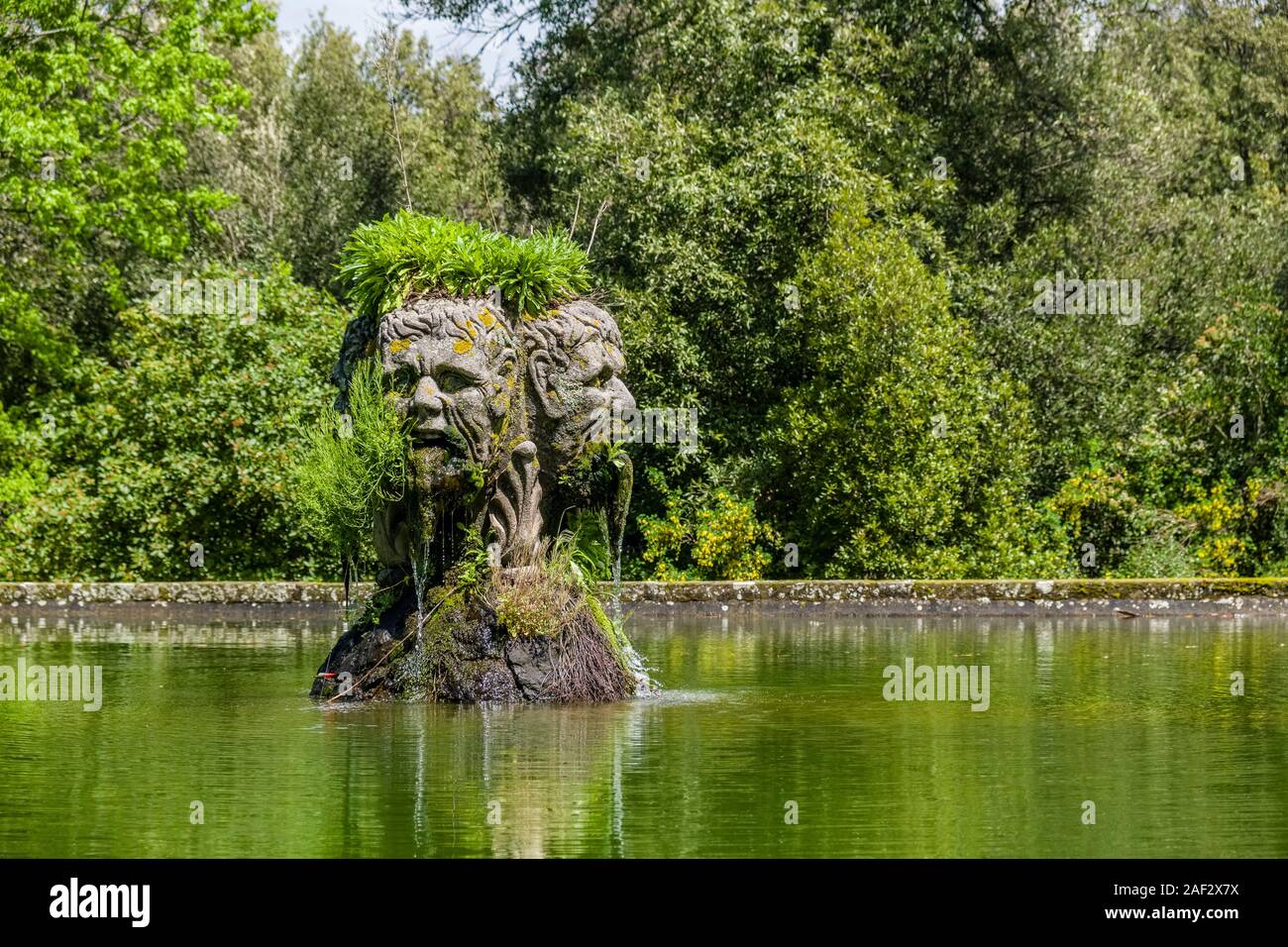 Statue garden overgrown hi-res stock photography and images - Alamy