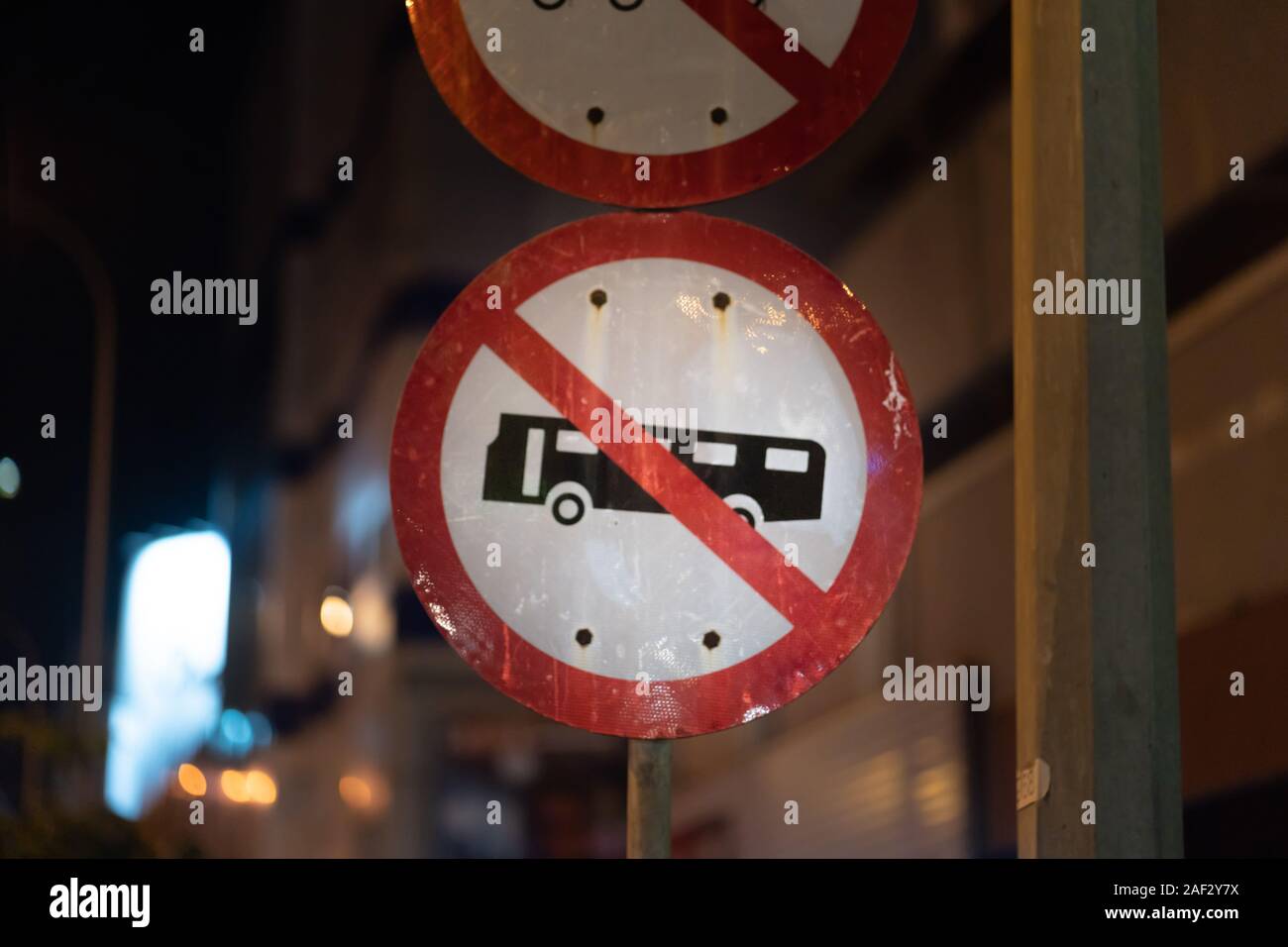 Traffic sign bus parking hi-res stock photography and images - Alamy