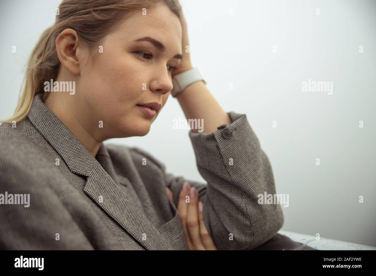 Propping the head hi-res stock photography and images - Alamy