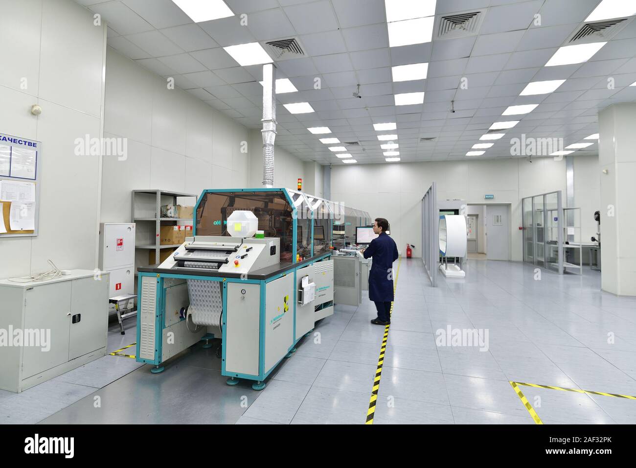 Microscope machine hi-res stock photography and images - Alamy